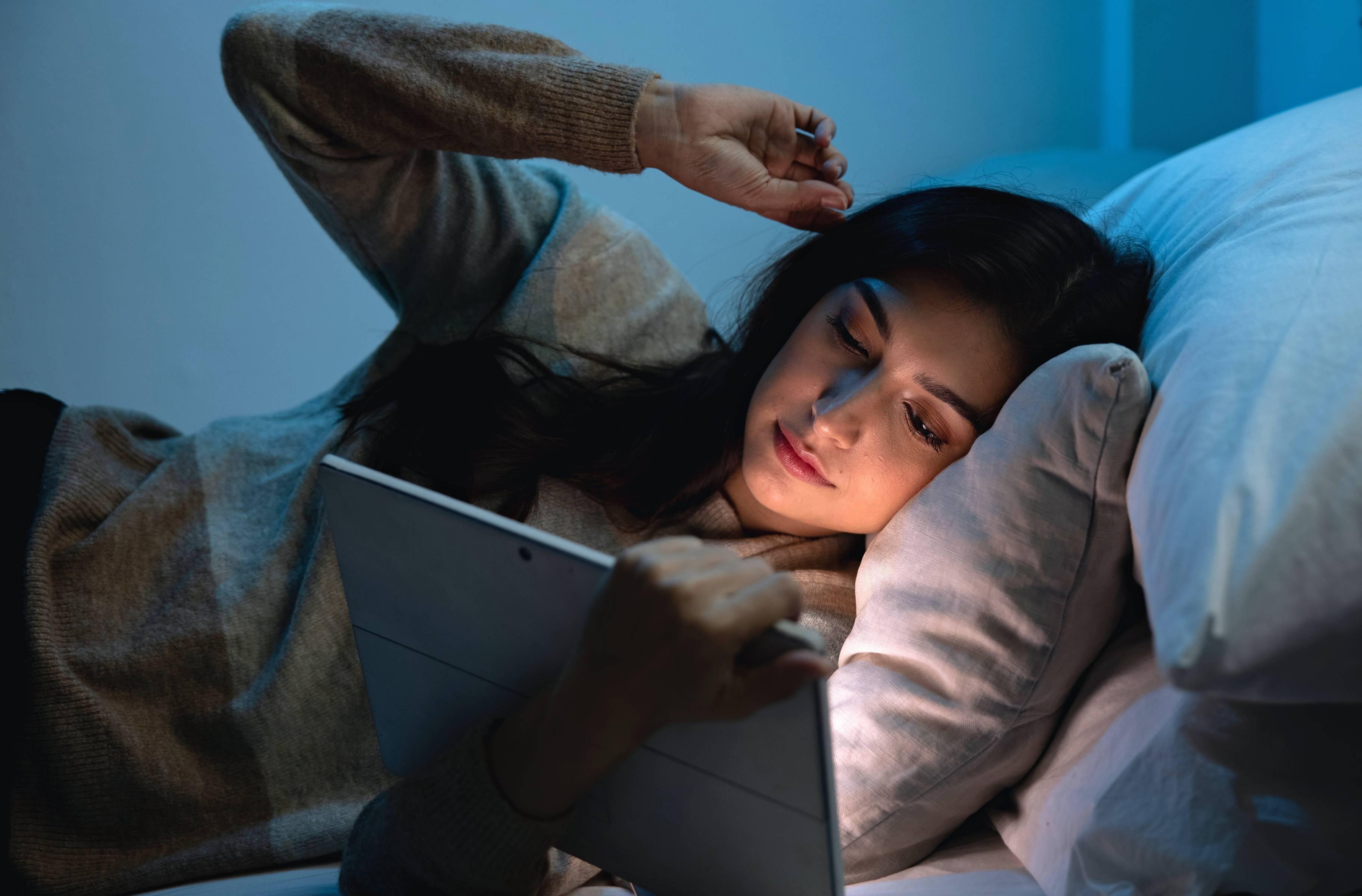 Impact of blue light on sleep and circadian cycles – Iris