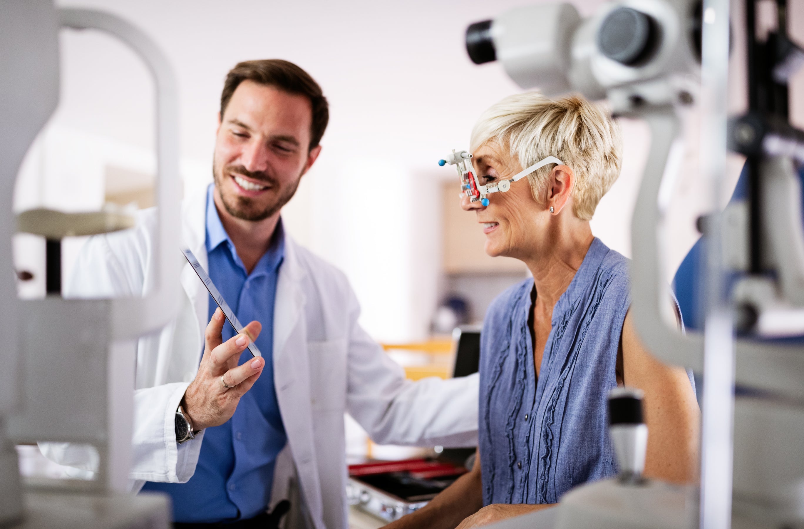 Questions for the optometrist: Are floaters normal in your vision? – Iris