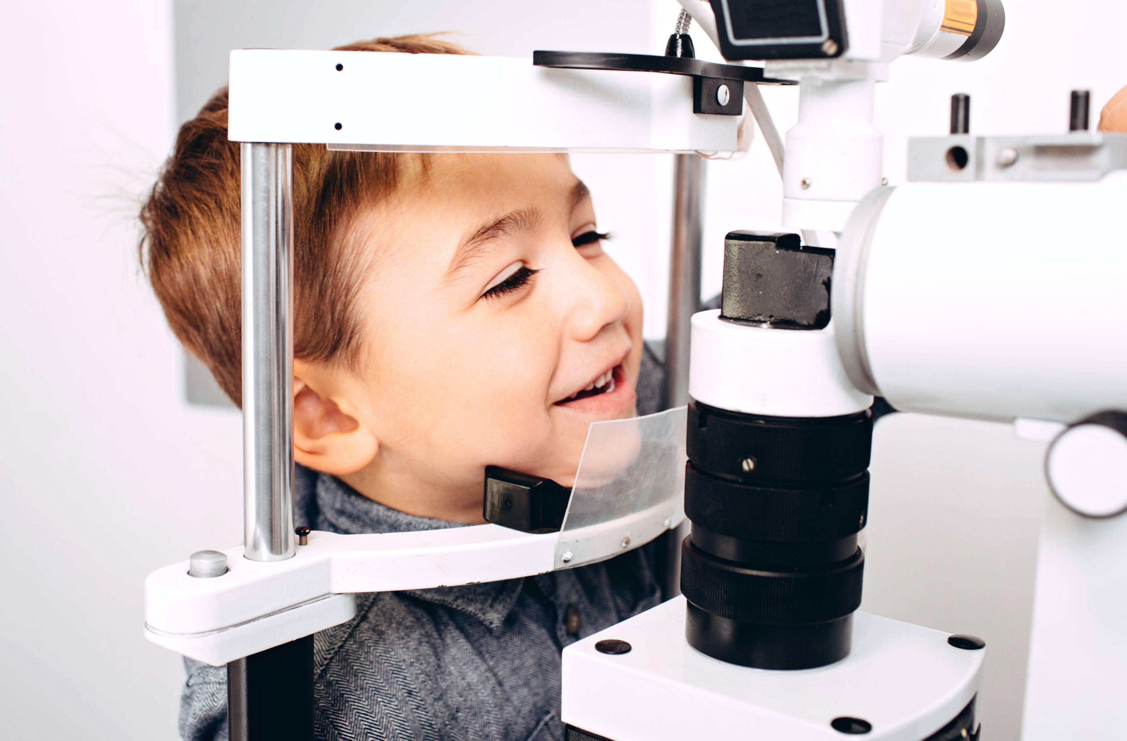 Le déroulement d’un examen de la vue chez votre enfant ! – Iris
